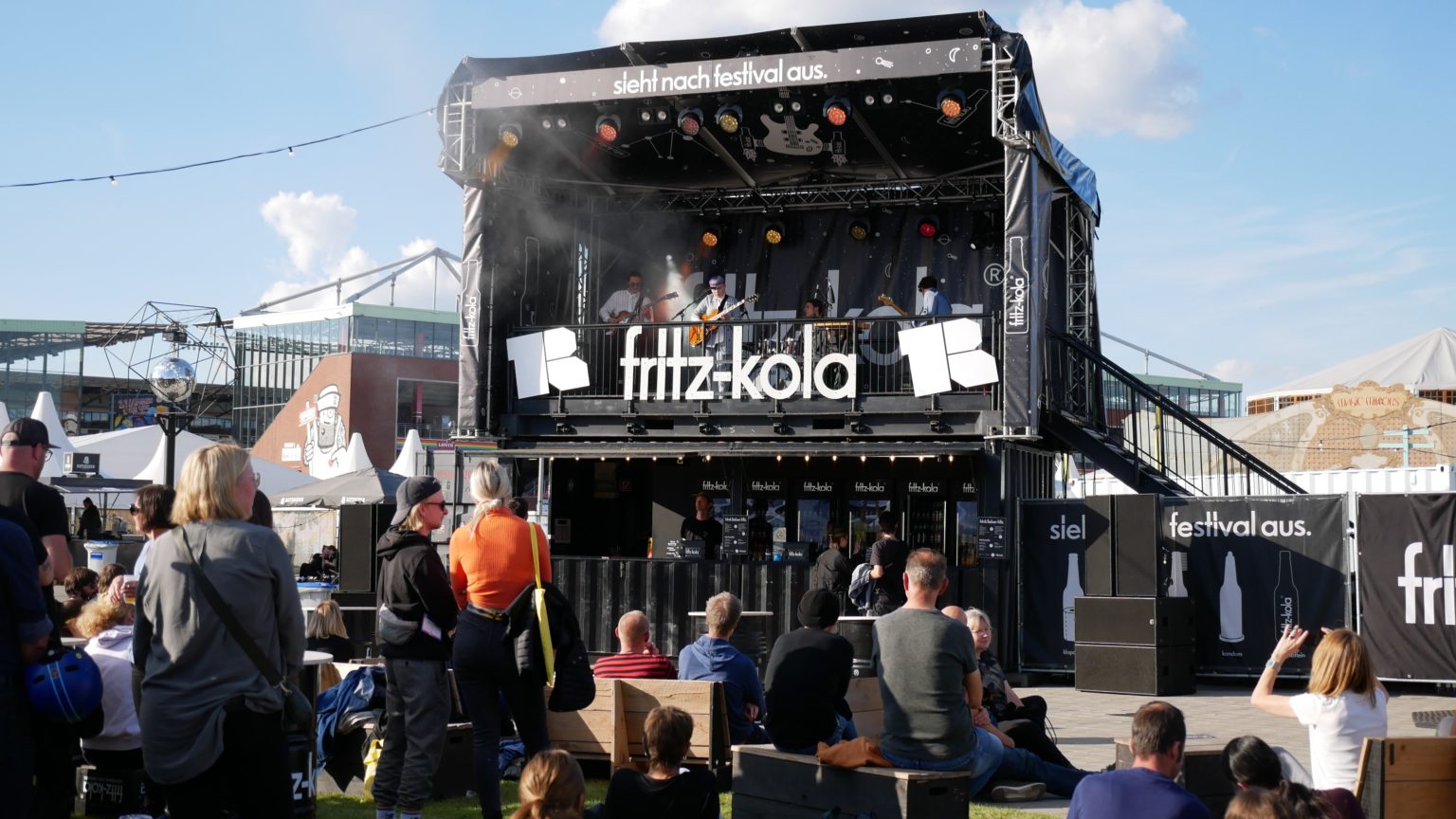 BIMM University Berlin Hamburg graduate Deer Anna plays Reeperbahn ...